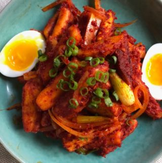 My First Korean Food Love: Spicy Rice Cakes (Tteokbokki) - Viet World ...