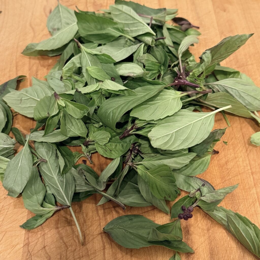 Quick Guide to Vietnamese Herbs - Viet World Kitchen